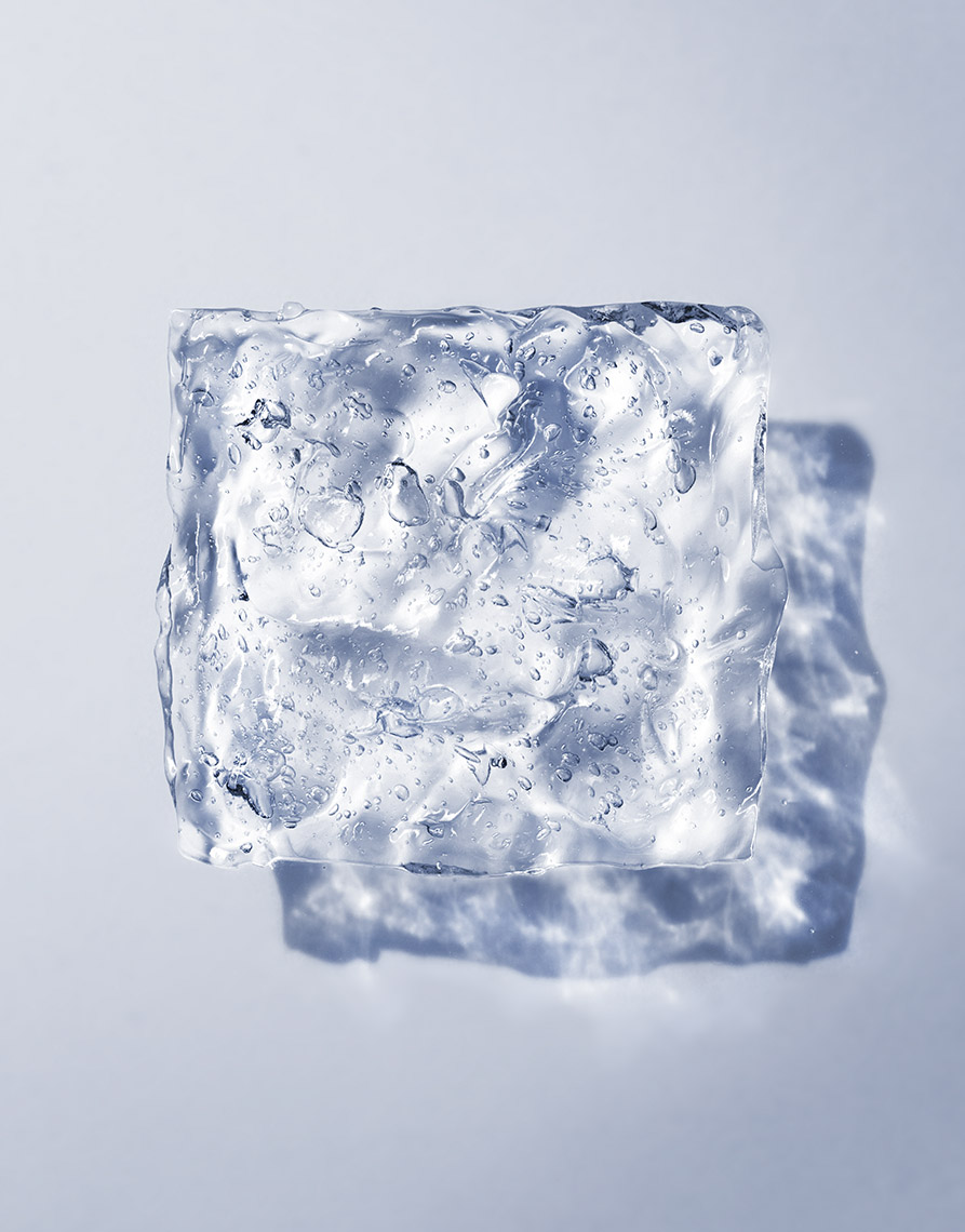 Magnus Cramer - Cosmetics and Texture Photographer